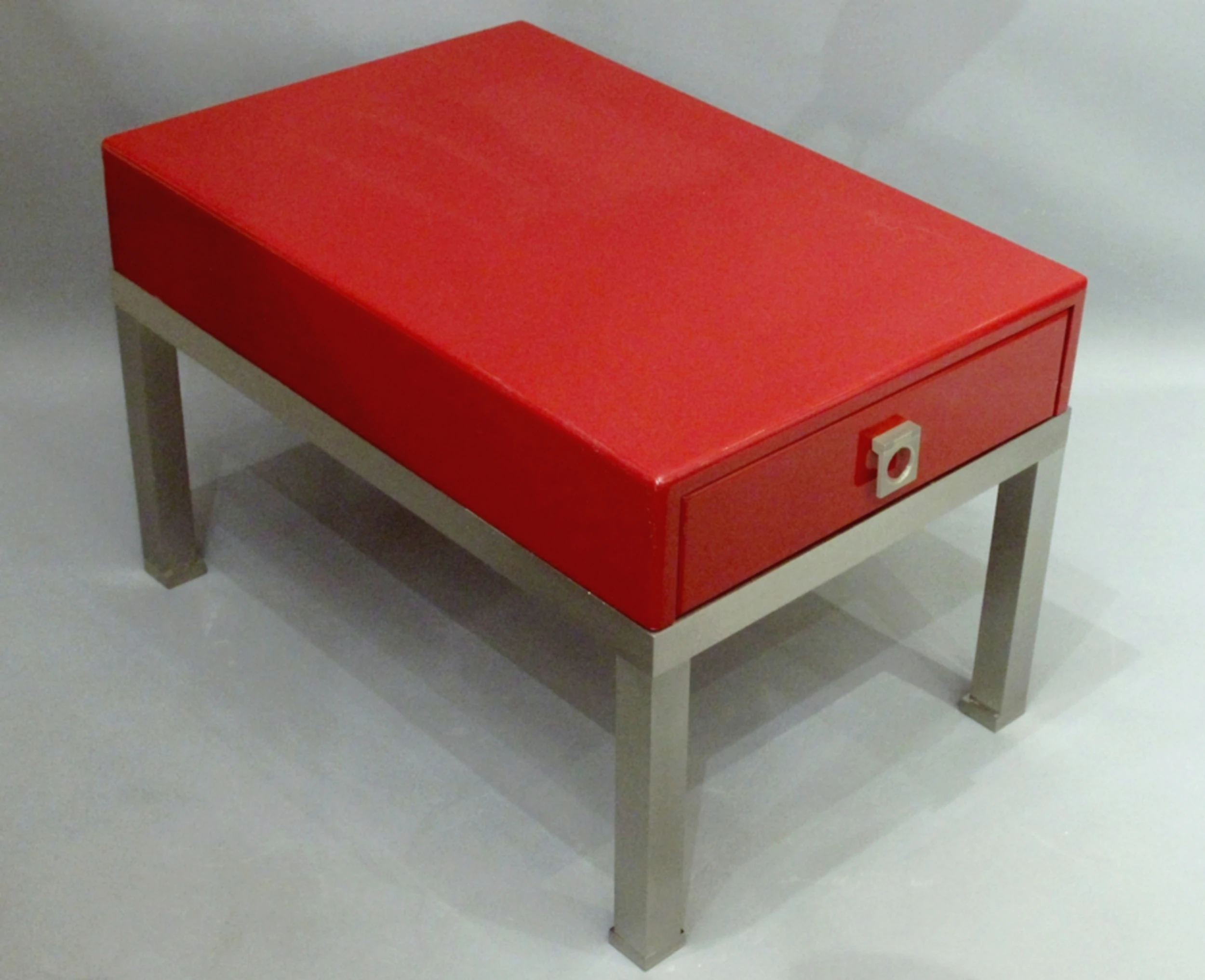 Paire de tables-bouts de canapé en laque rouge - Galerie Canavèse